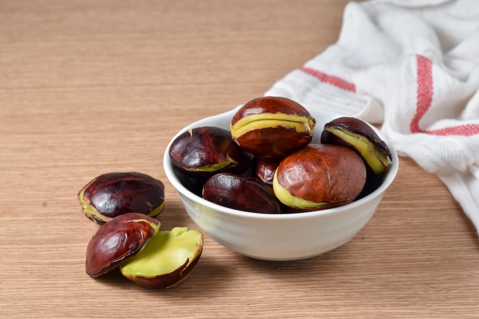 7 Manfaat Jengkol untuk Kesehatan dan Efek Sampingnya