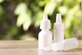 8 Rekomendasi Obat Tetes Telinga di Apotek