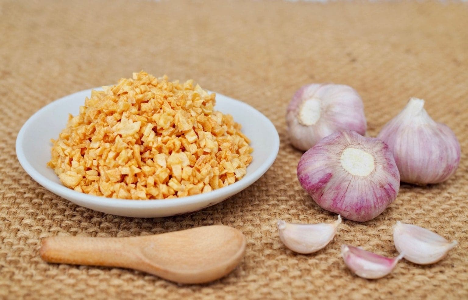 8 Manfaat Bawang Putih Goreng dan Efek Sampingnya