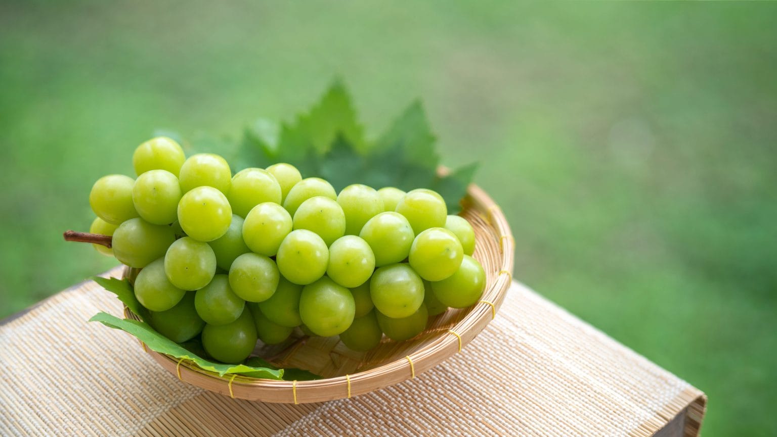 10 Manfaat Anggur Shine Muscat dan Risiko Bahayanya