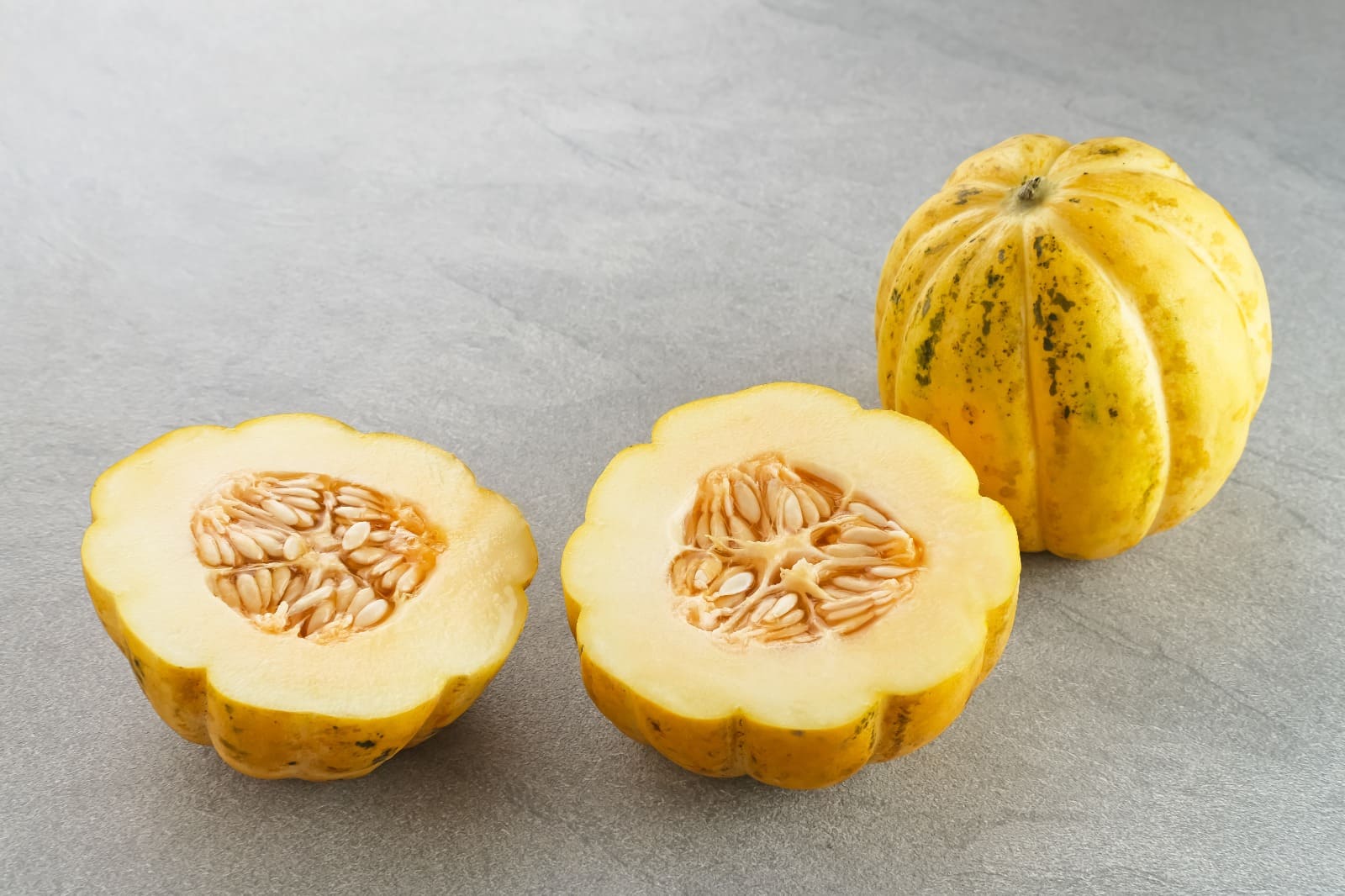 10 Manfaat Buah Blewah dan Kandungan Gizinya