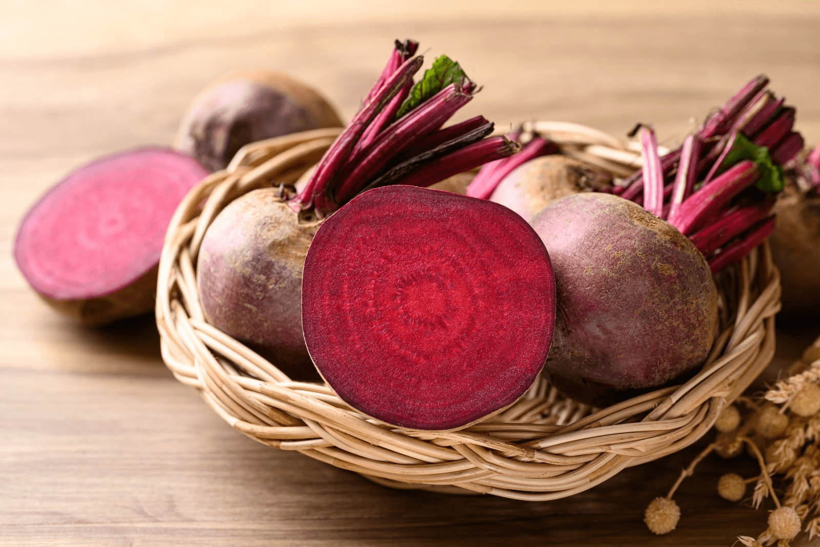 11 Manfaat Buah Bit untuk Kesehatan dan Nutrisinya